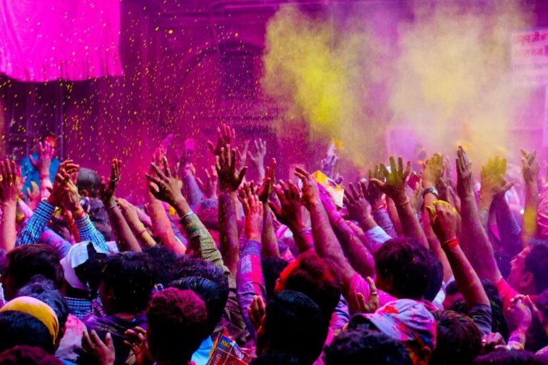 Holi Festival : History , Significance & Famous Places – Tindu